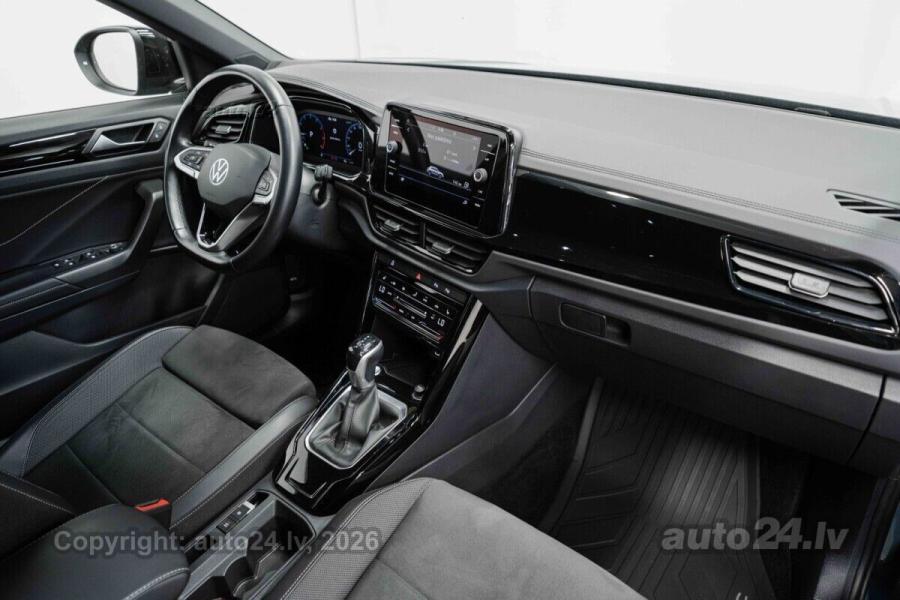 Blue Volkswagen T-Roc 2023 in Tallinn, with an engine capacity of 1.50 L and mileage of 40 thousand km for 26900 €, photo 8 on AUTOMOTO.COM.LV