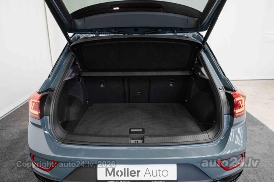 Blue Volkswagen T-Roc 2023 in Tallinn, with an engine capacity of 1.50 L and mileage of 40 thousand km for 26900 €, photo 16 on AUTOMOTO.COM.LV