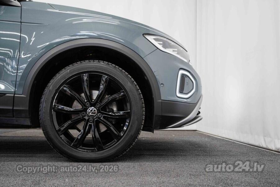 Blue Volkswagen T-Roc 2023 in Tallinn, with an engine capacity of 1.50 L and mileage of 40 thousand km for 26900 €, photo 17 on AUTOMOTO.COM.LV