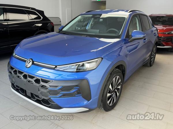 Blue Volkswagen T-Roc 2026 in Viljandi, with an engine capacity of 1.50 L and mileage of 1 thousand km for 36211 €, photo 2 on AUTOMOTO.COM.LV