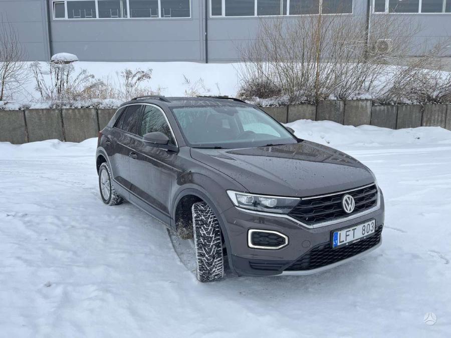 Brown Volkswagen T-Roc 2019 in Kaunas, with an engine capacity of 1.97 L and mileage of 167 thousand km for 18200 €, photo 1 on AUTOMOTO.COM.LV