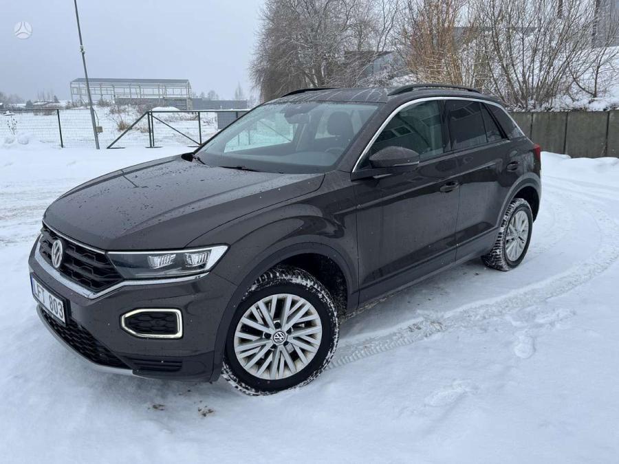 Brown Volkswagen T-Roc 2019 in Kaunas, with an engine capacity of 1.97 L and mileage of 167 thousand km for 18200 €, photo 7 on AUTOMOTO.COM.LV