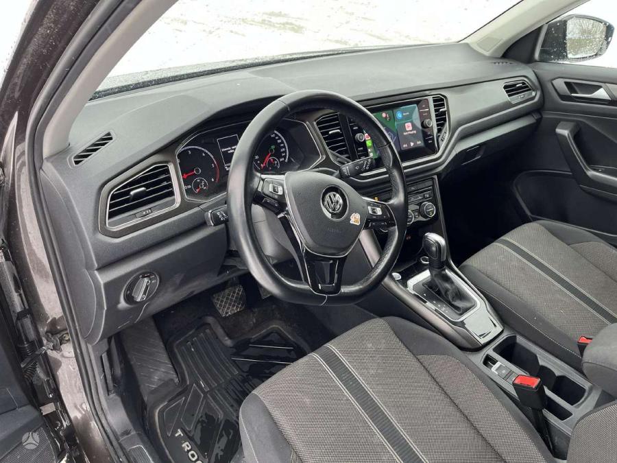 Brown Volkswagen T-Roc 2019 in Kaunas, with an engine capacity of 1.97 L and mileage of 167 thousand km for 18200 €, photo 19 on AUTOMOTO.COM.LV