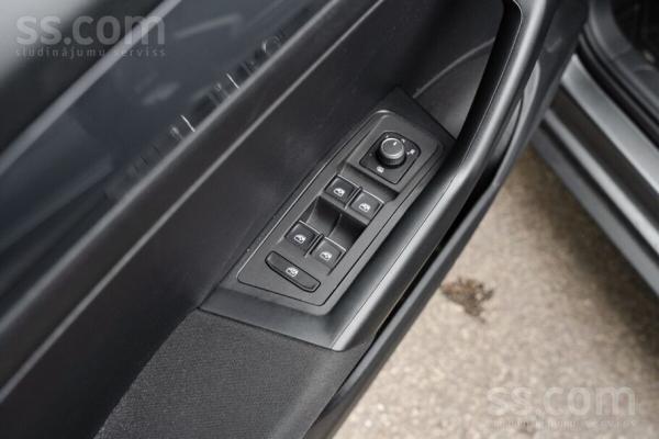 Volkswagen T-Roc 2018 in Riga, with an engine capacity of 2.00 L and mileage of 205 thousand km for 14950 €, photo 8 on AUTOMOTO.COM.LV