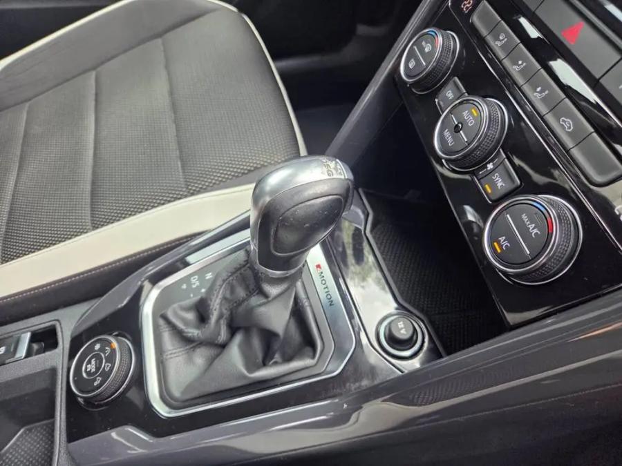 Volkswagen T-Roc 2018 in Jelgava, with an engine capacity of 2.00 L and mileage of 244 thousand km for 14900 €, photo 13 on AUTOMOTO.COM.LV