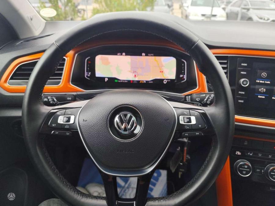 Volkswagen T-Roc 2018 in Siauliai, with an engine capacity of 1.97 L and mileage of 186 thousand km for 16700 €, photo 19 on AUTOMOTO.COM.LV