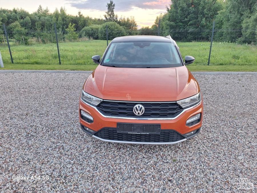 Volkswagen T-Roc 2019 in Kaunas, with an engine capacity of 1.60 L and mileage of 209 thousand km for 9999 €, photo 3 on AUTOMOTO.COM.LV