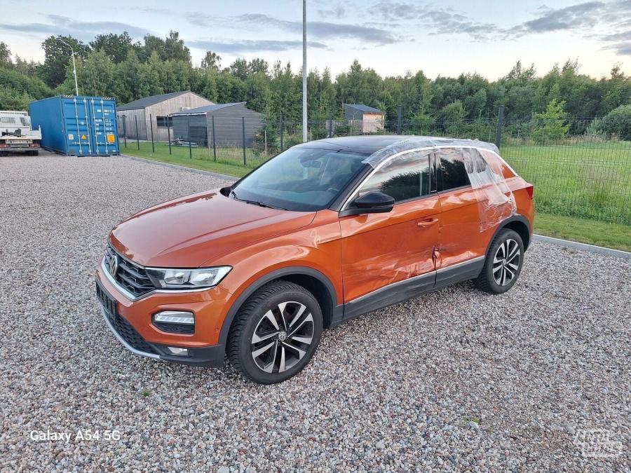 Volkswagen T-Roc 2019 in Kaunas, with an engine capacity of 1.60 L and mileage of 209 thousand km for 9999 €, photo 4 on AUTOMOTO.COM.LV
