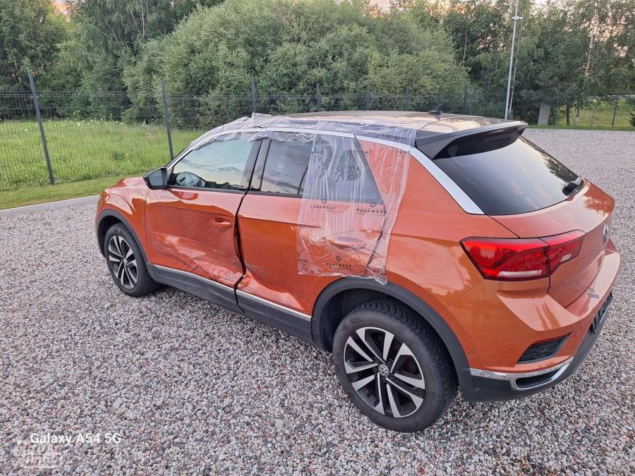 Volkswagen T-Roc 2019 in Kaunas, with an engine capacity of 1.60 L and mileage of 209 thousand km for 9999 €, photo 7 on AUTOMOTO.COM.LV