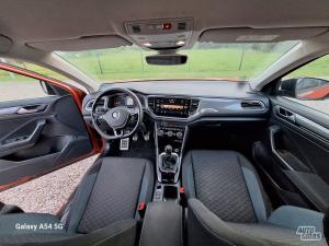 Volkswagen T-Roc 2019 in Kaunas, with an engine capacity of 1.60 L and mileage of 209 thousand km for 9999 €, photo 12 on AUTOMOTO.COM.LV