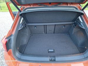Volkswagen T-Roc 2019 in Kaunas, with an engine capacity of 1.60 L and mileage of 209 thousand km for 9999 €, photo 15 on AUTOMOTO.COM.LV