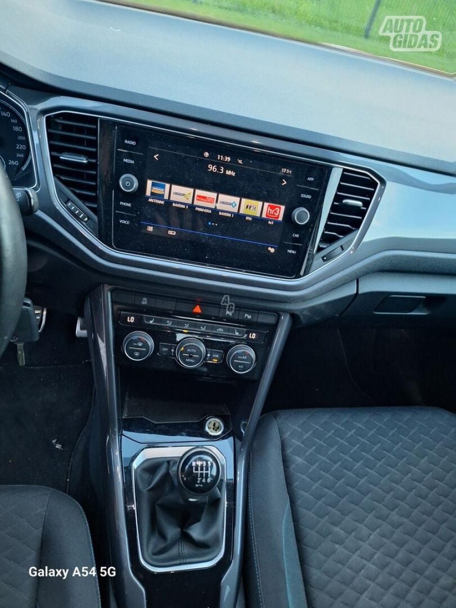 Volkswagen T-Roc 2019 in Kaunas, with an engine capacity of 1.60 L and mileage of 209 thousand km for 9999 €, photo 16 on AUTOMOTO.COM.LV