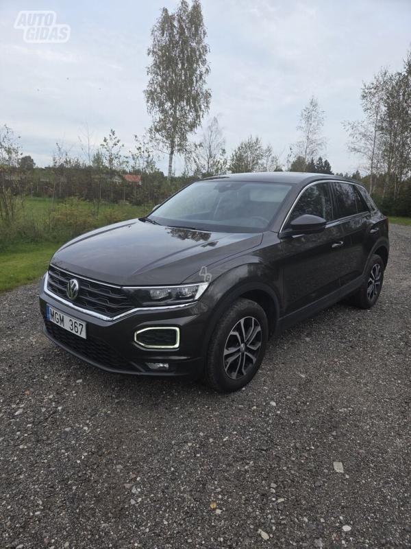 Volkswagen T-Roc 2019 in Plunge, with an engine capacity of 1.50 L and mileage of 154 thousand km for 16999 €, photo 1 on AUTOMOTO.COM.LV