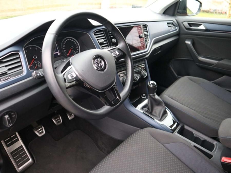 Volkswagen T-Roc 2020 in Kaunas, with an engine capacity of 1.50 L and mileage of 63 thousand km for 22287 €, photo 12 on AUTOMOTO.COM.LV