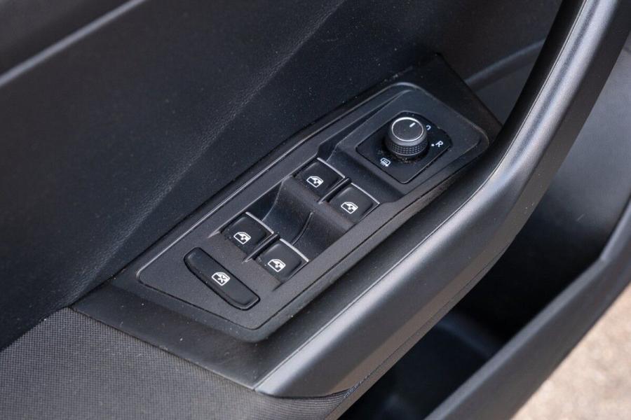 Volkswagen T-Roc 2020 Rīga, ar dzinēja tilpumu 2.00 L un nobraukumu 83 tūkst. km par 18900 €, foto 13 vietnē AUTOMOTO.COM.LV