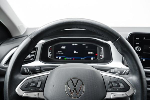 Volkswagen T-Roc 2022 in Riga, with an engine capacity of 1.50 L and mileage of 80 thousand km for 21350 €, photo 10 on AUTOMOTO.COM.LV
