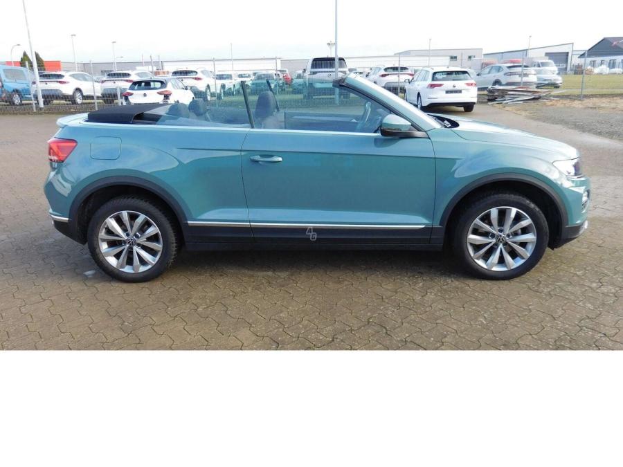 Green Volkswagen T-Roc 2021 in Kaunas, with an engine capacity of 1.00 L and mileage of 26 thousand km for 22735 €, photo 3 on AUTOMOTO.COM.LV