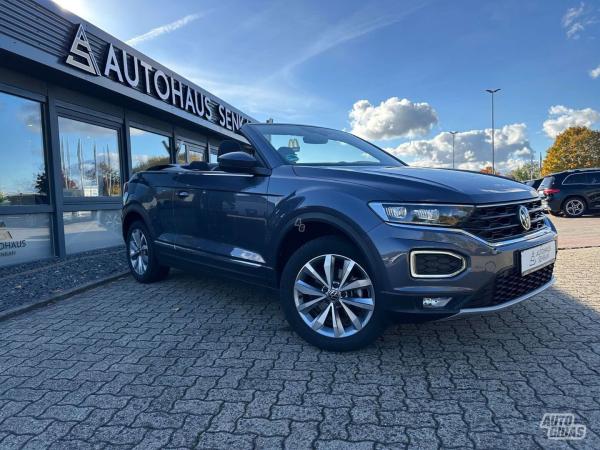 Pelēks Volkswagen T-Roc 2021 Kauņa, ar dzinēja tilpumu 1.00 L un nobraukumu 40 tūkst. km par 22212 €, foto 1 vietnē AUTOMOTO.COM.LV