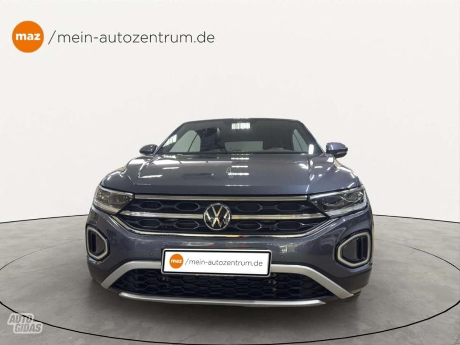 Pelēks Volkswagen T-Roc 2023 Kauņa, ar dzinēja tilpumu 1.50 L un nobraukumu 38 tūkst. km par 31639 €, foto 2 vietnē AUTOMOTO.COM.LV