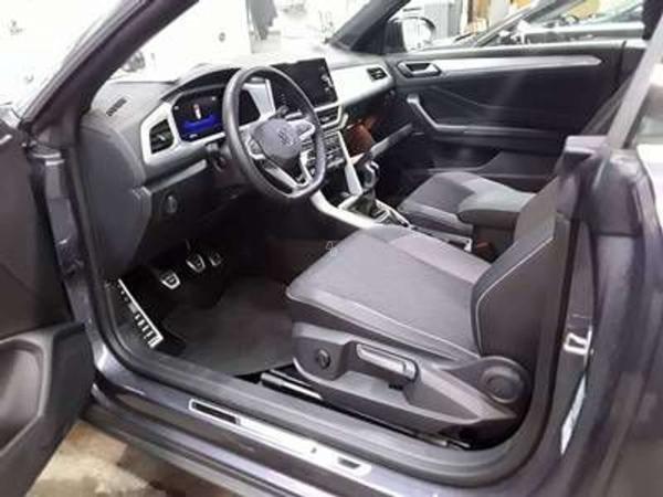 Grey Volkswagen T-Roc 2025 in Kaunas, with an engine capacity of 1.00 L and mileage of 16 thousand km for 28689 €, photo 4 on AUTOMOTO.COM.LV