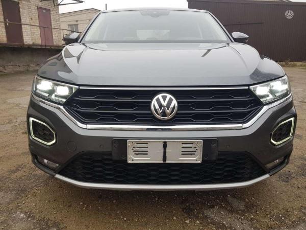 Grey Volkswagen T-Roc 2018 in Siauliai, with an engine capacity of 1.97 L and mileage of 194 thousand km for 14900 €, photo 2 on AUTOMOTO.COM.LV
