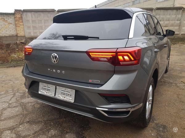 Grey Volkswagen T-Roc 2018 in Siauliai, with an engine capacity of 1.97 L and mileage of 194 thousand km for 14900 €, photo 4 on AUTOMOTO.COM.LV