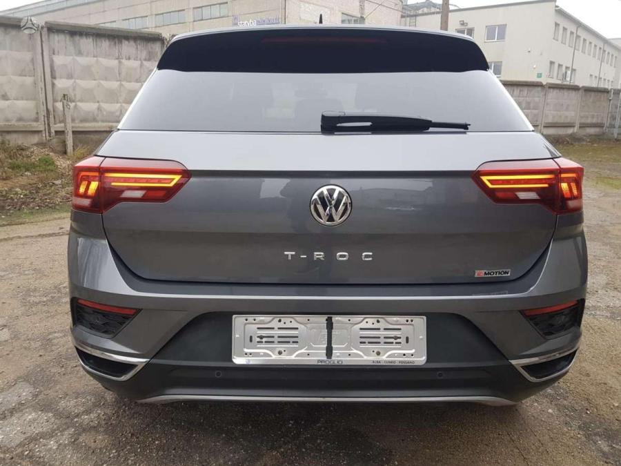 Pelēks Volkswagen T-Roc 2018 Šauļi, ar dzinēja tilpumu 1.97 L un nobraukumu 194 tūkst. km par 14900 €, foto 6 vietnē AUTOMOTO.COM.LV