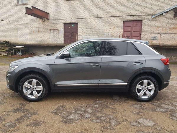 Grey Volkswagen T-Roc 2018 in Siauliai, with an engine capacity of 1.97 L and mileage of 194 thousand km for 14900 €, photo 7 on AUTOMOTO.COM.LV