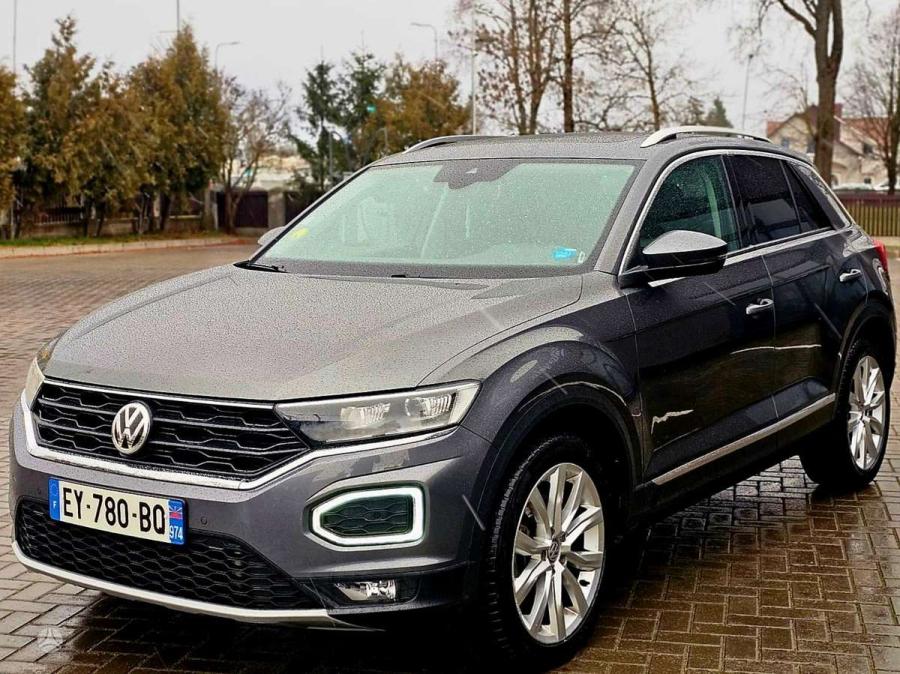 Grey Volkswagen T-Roc 2018 in Taurage, with an engine capacity of 1.97 L and mileage of 126 thousand km for 16500 €, photo 1 on AUTOMOTO.COM.LV