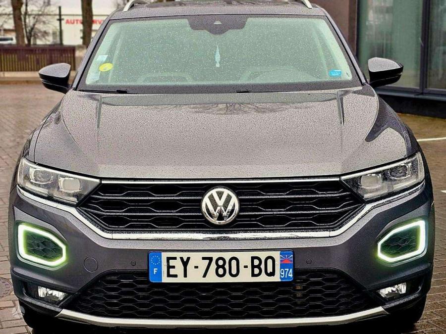 Grey Volkswagen T-Roc 2018 in Taurage, with an engine capacity of 1.97 L and mileage of 126 thousand km for 16500 €, photo 2 on AUTOMOTO.COM.LV
