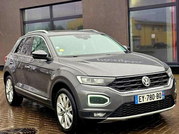 Grey Volkswagen T-Roc 2018 in Taurage, with an engine capacity of 1.97 L and mileage of 126 thousand km for 16500 €, photo 3 on AUTOMOTO.COM.LV