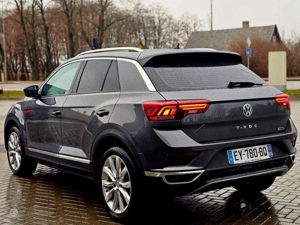Grey Volkswagen T-Roc 2018 in Taurage, with an engine capacity of 1.97 L and mileage of 126 thousand km for 16500 €, photo 5 on AUTOMOTO.COM.LV