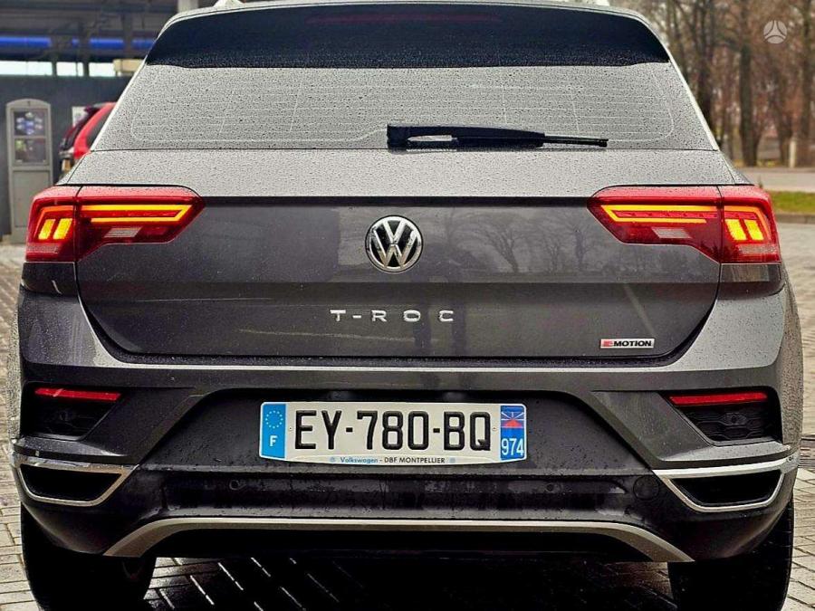 Grey Volkswagen T-Roc 2018 in Taurage, with an engine capacity of 1.97 L and mileage of 126 thousand km for 16500 €, photo 6 on AUTOMOTO.COM.LV