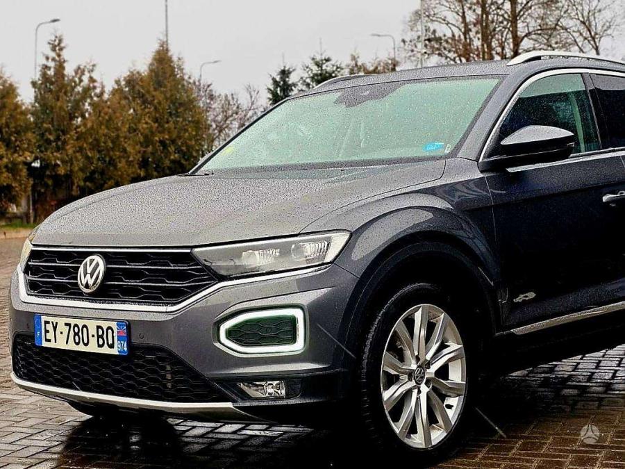 Grey Volkswagen T-Roc 2018 in Taurage, with an engine capacity of 1.97 L and mileage of 126 thousand km for 16500 €, photo 10 on AUTOMOTO.COM.LV