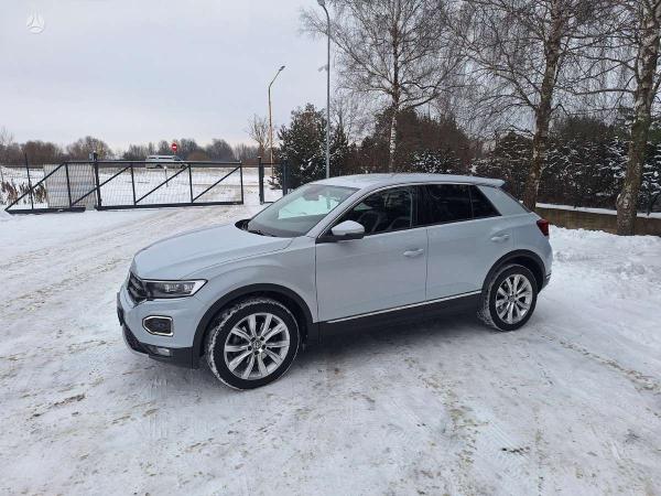 Grey Volkswagen T-Roc 2018 in Kaunas, with an engine capacity of 1.97 L and mileage of 148 thousand km for 14800 €, photo 6 on AUTOMOTO.COM.LV