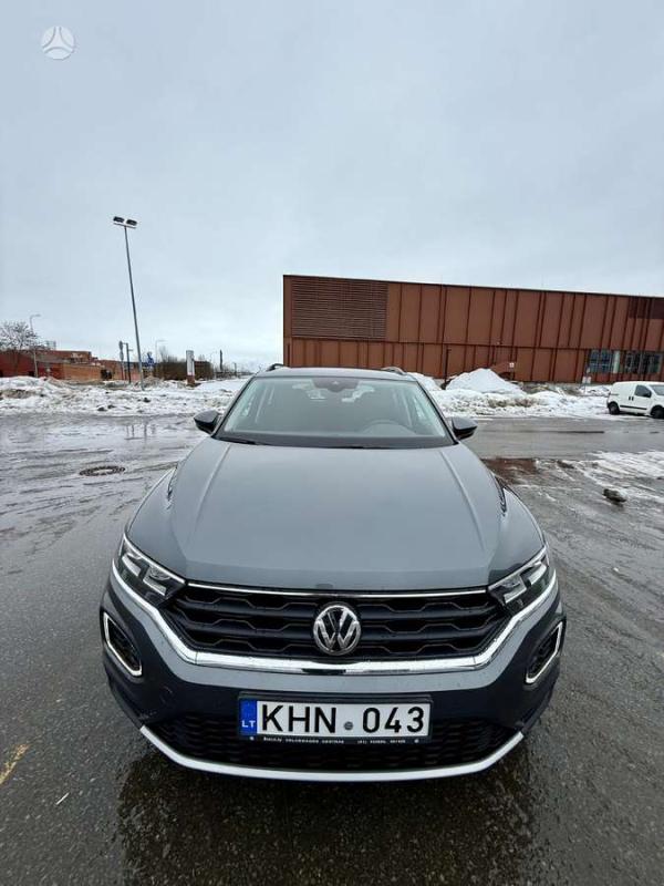 Grey Volkswagen T-Roc 2018 in Klaipeda, with an engine capacity of 1.50 L and mileage of 90 thousand km for 14800 €, photo 2 on AUTOMOTO.COM.LV