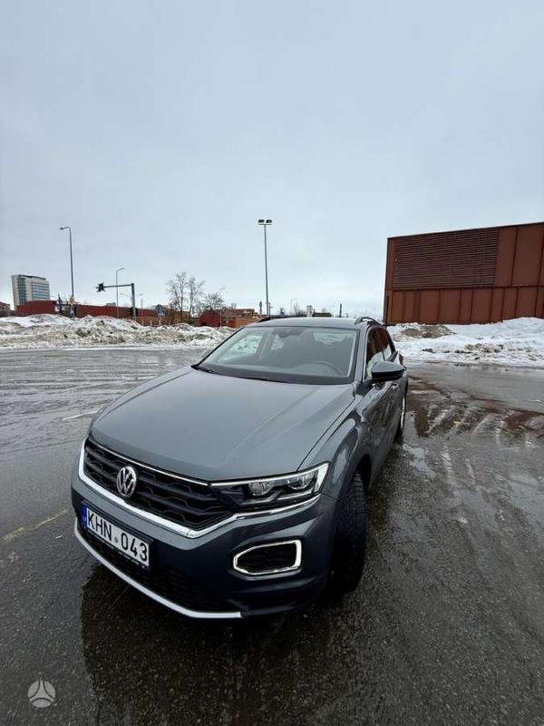 Grey Volkswagen T-Roc 2018 in Klaipeda, with an engine capacity of 1.50 L and mileage of 90 thousand km for 14800 €, photo 3 on AUTOMOTO.COM.LV