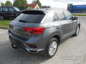 Grey Volkswagen T-Roc 2018 in Viljandi, with an engine capacity of 1.60 L and mileage of 171 thousand km for 13990 €, photo 3 on AUTOMOTO.COM.LV