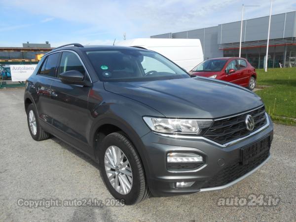 Grey Volkswagen T-Roc 2018 in Viljandi, with an engine capacity of 1.60 L and mileage of 171 thousand km for 13990 €, photo 3 on AUTOMOTO.COM.LV