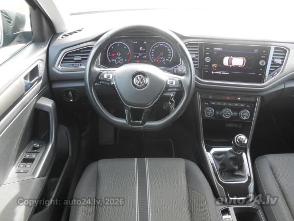 Grey Volkswagen T-Roc 2018 in Viljandi, with an engine capacity of 1.60 L and mileage of 171 thousand km for 13990 €, photo 5 on AUTOMOTO.COM.LV