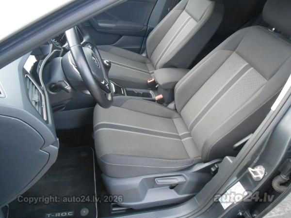 Grey Volkswagen T-Roc 2018 in Viljandi, with an engine capacity of 1.60 L and mileage of 171 thousand km for 13990 €, photo 10 on AUTOMOTO.COM.LV
