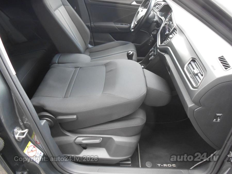Grey Volkswagen T-Roc 2018 in Viljandi, with an engine capacity of 1.60 L and mileage of 171 thousand km for 13990 €, photo 14 on AUTOMOTO.COM.LV