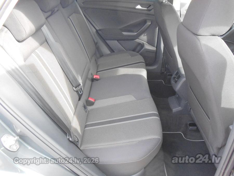 Grey Volkswagen T-Roc 2018 in Viljandi, with an engine capacity of 1.60 L and mileage of 171 thousand km for 13990 €, photo 15 on AUTOMOTO.COM.LV