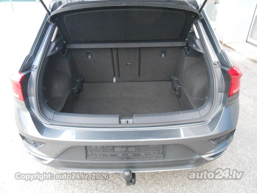 Grey Volkswagen T-Roc 2018 in Viljandi, with an engine capacity of 1.60 L and mileage of 171 thousand km for 13990 €, photo 19 on AUTOMOTO.COM.LV