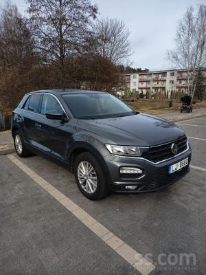 Grey Volkswagen T-Roc 2018 in Riga, with an engine capacity of 1.00 L and mileage of 163 thousand km for 12900 €, photo  on AUTOMOTO.COM.LV
