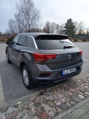 Pelēks Volkswagen T-Roc 2018 Rīga, ar dzinēja tilpumu 1.00 L un nobraukumu 163 tūkst. km par 12900 €, foto 4 vietnē AUTOMOTO.COM.LV