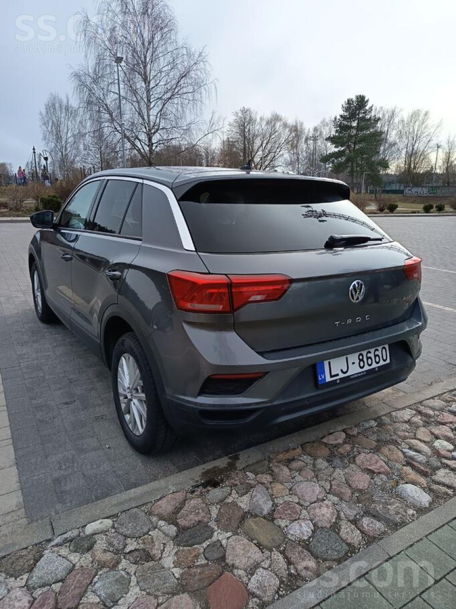 Pelēks Volkswagen T-Roc 2018 Rīga, ar dzinēja tilpumu 1.00 L un nobraukumu 163 tūkst. km par 12900 €, foto 4 vietnē AUTOMOTO.COM.LV