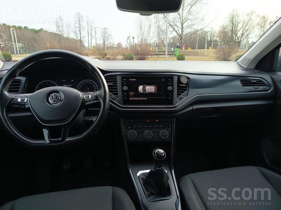 Pelēks Volkswagen T-Roc 2018 Rīga, ar dzinēja tilpumu 1.00 L un nobraukumu 163 tūkst. km par 12900 €, foto 5 vietnē AUTOMOTO.COM.LV