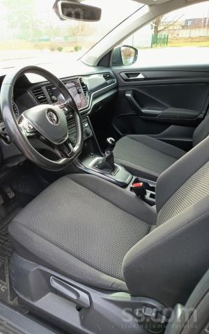Pelēks Volkswagen T-Roc 2018 Rīga, ar dzinēja tilpumu 1.00 L un nobraukumu 163 tūkst. km par 12900 €, foto 6 vietnē AUTOMOTO.COM.LV