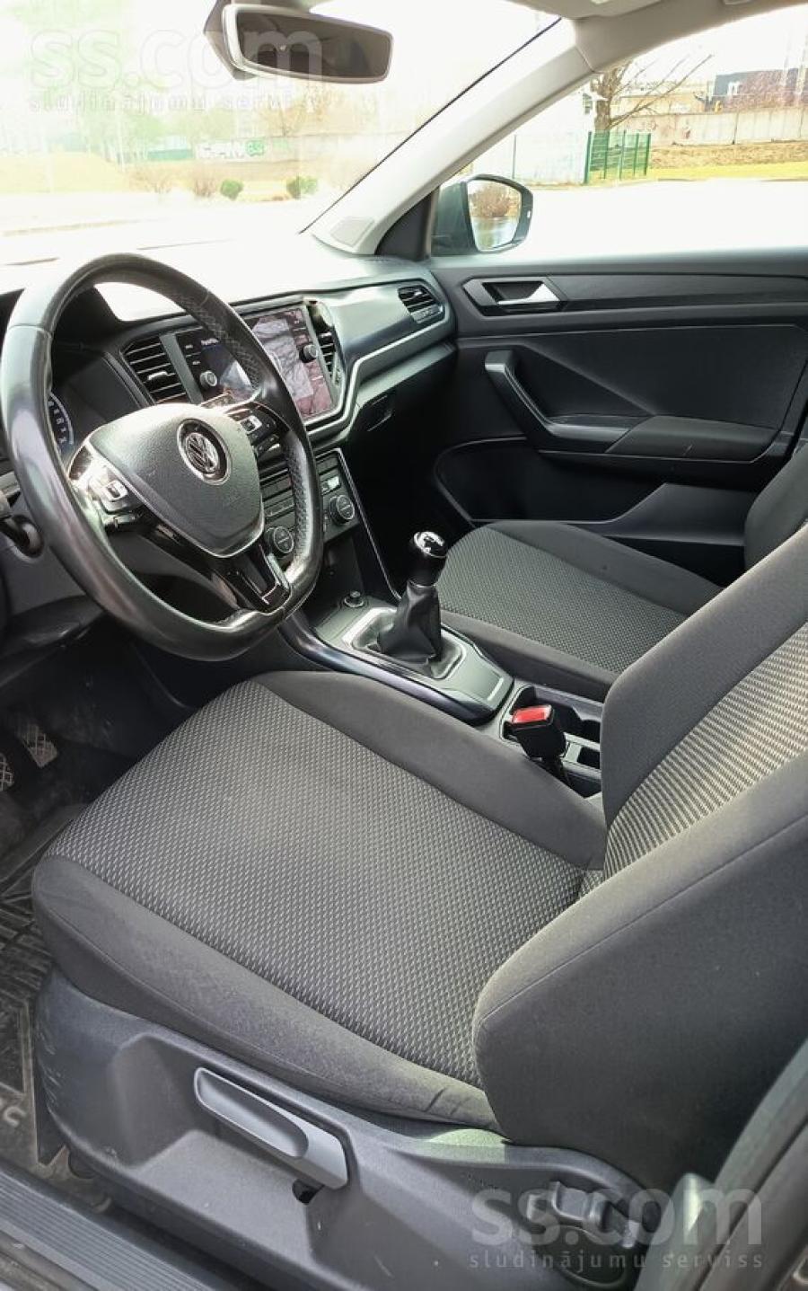 Pelēks Volkswagen T-Roc 2018 Rīga, ar dzinēja tilpumu 1.00 L un nobraukumu 163 tūkst. km par 12900 €, foto 6 vietnē AUTOMOTO.COM.LV